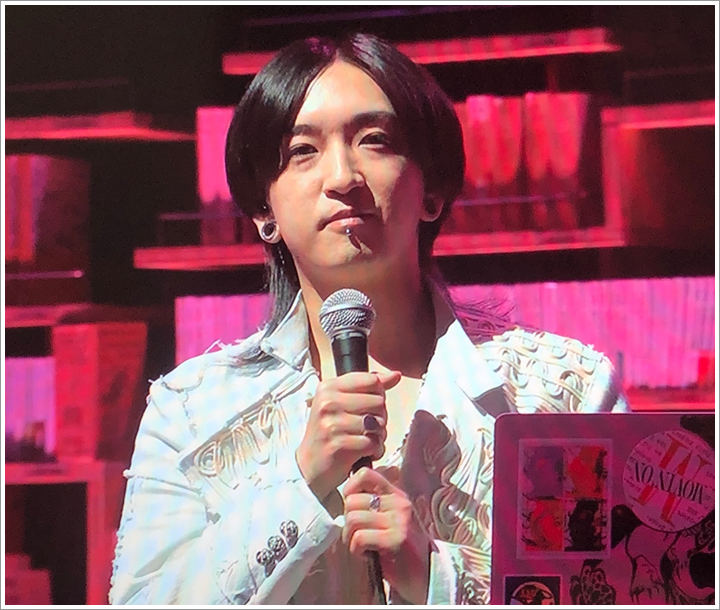 【画像】Ayaseの口や拡張ピアス(耳の穴)いつから？痛そう・気になると話題に【YOASOBI】 | buzz trend